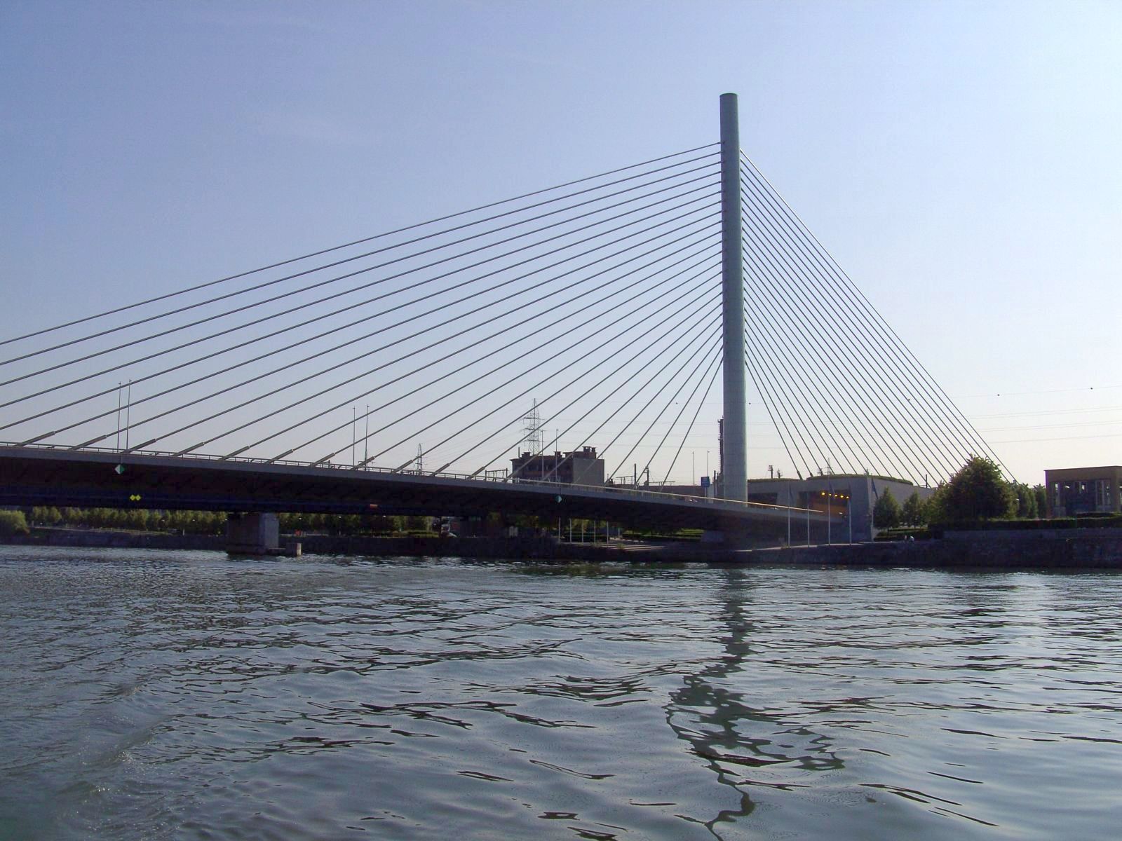 Maasbrücken von Huy bis Maastricht